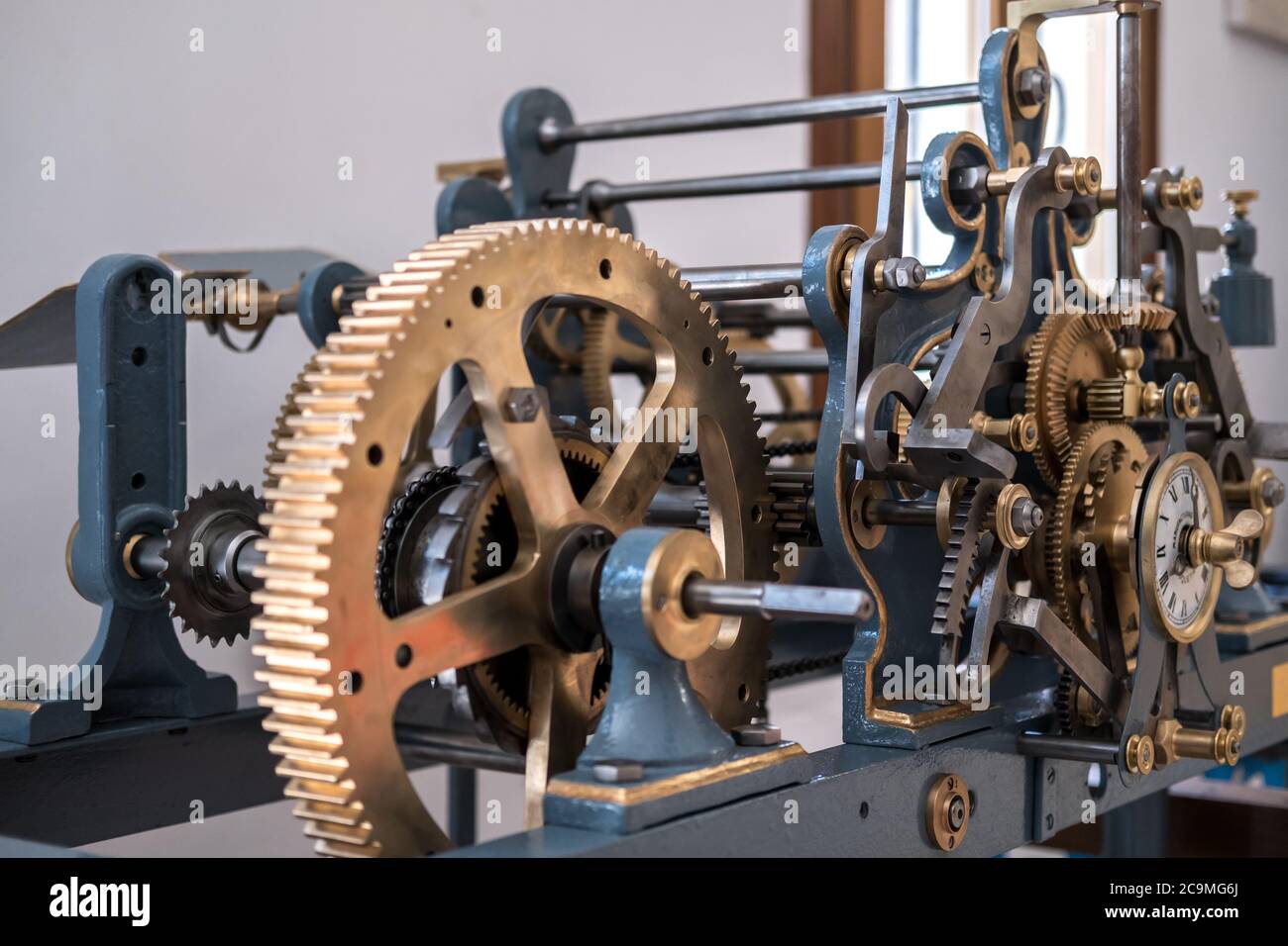 Antique clock gears hi-res stock photography and images - Alamy