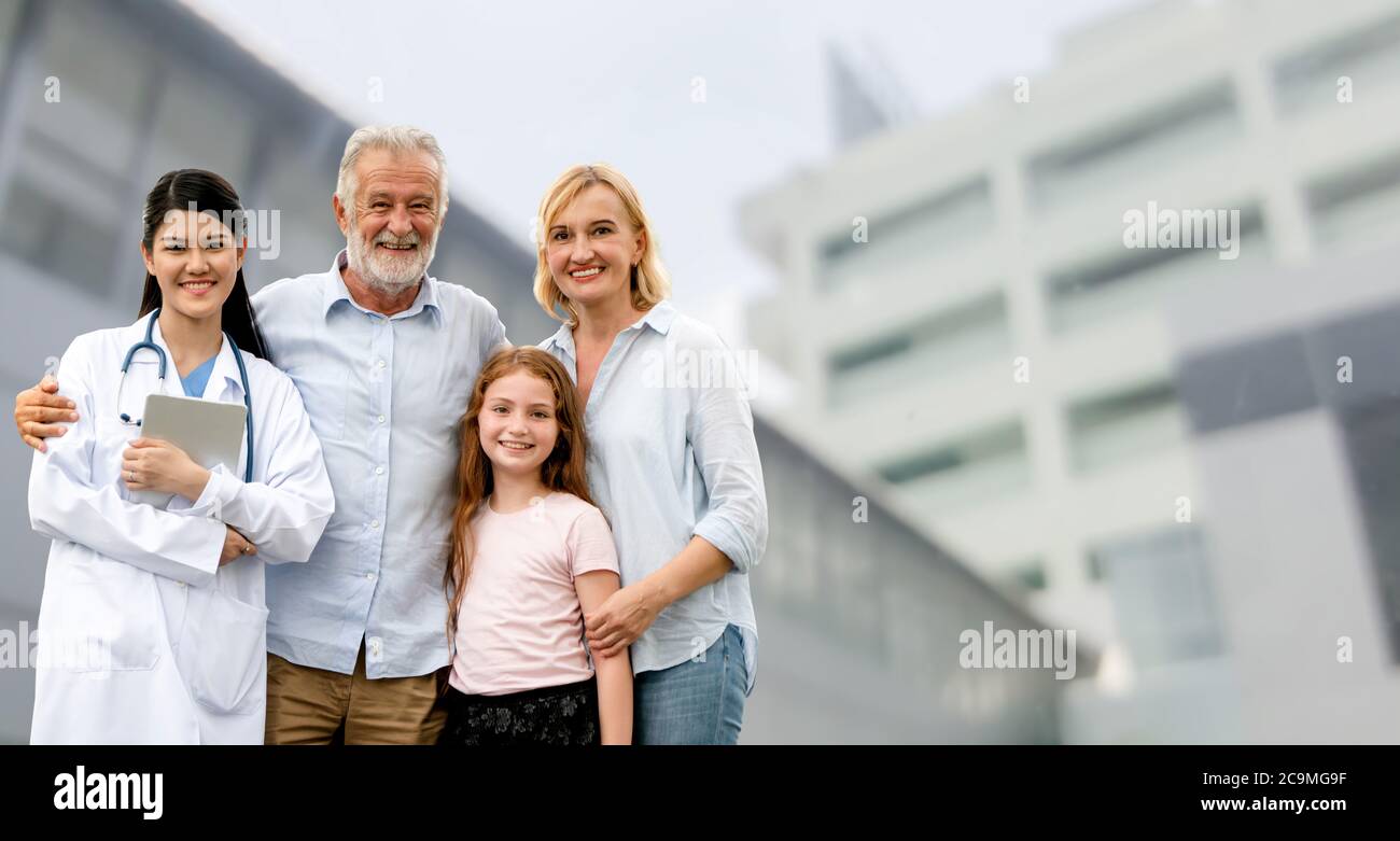 Family doctors hi-res stock photography and images - Alamy