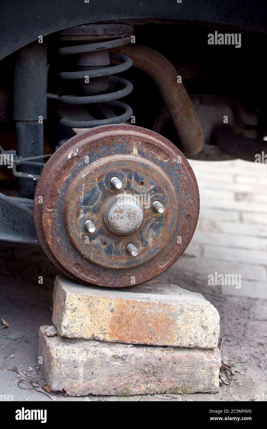 Car without wheels hi-res stock photography and images - Alamy