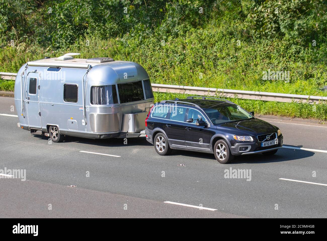 2010 Volvo Xc70 SE AWD D5 Auto Towing Airstream aluminium caravan ...