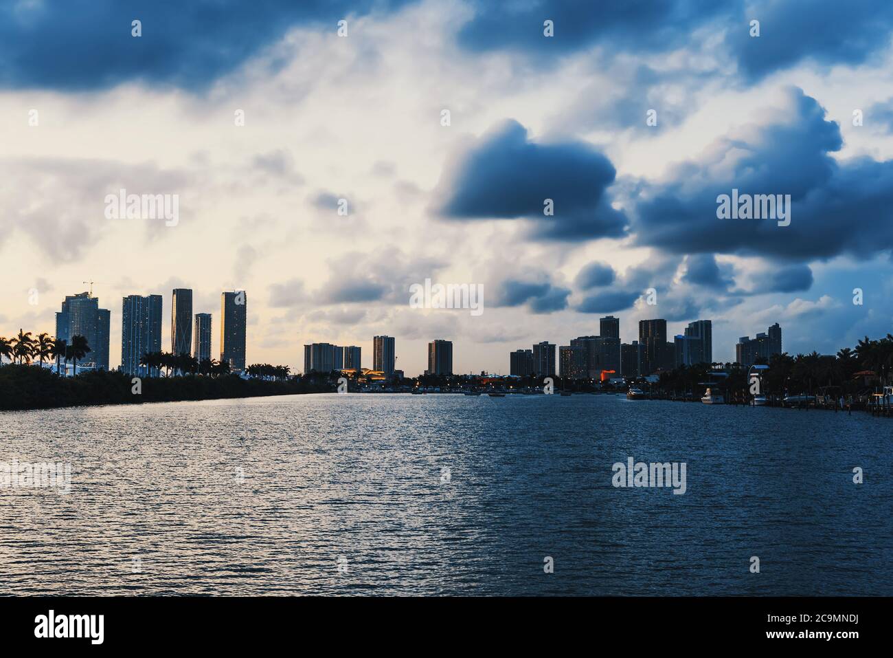 Twilight over miami skyline hi-res stock photography and images - Alamy