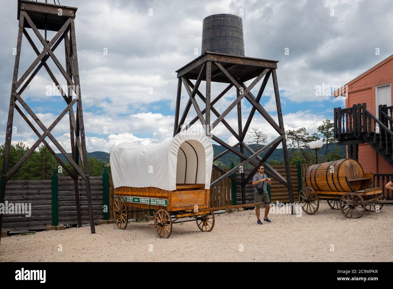 Old style water tank hi-res stock photography and images - Alamy