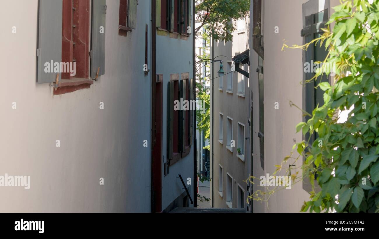 Super narrow street architecture hi-res stock photography and images ...