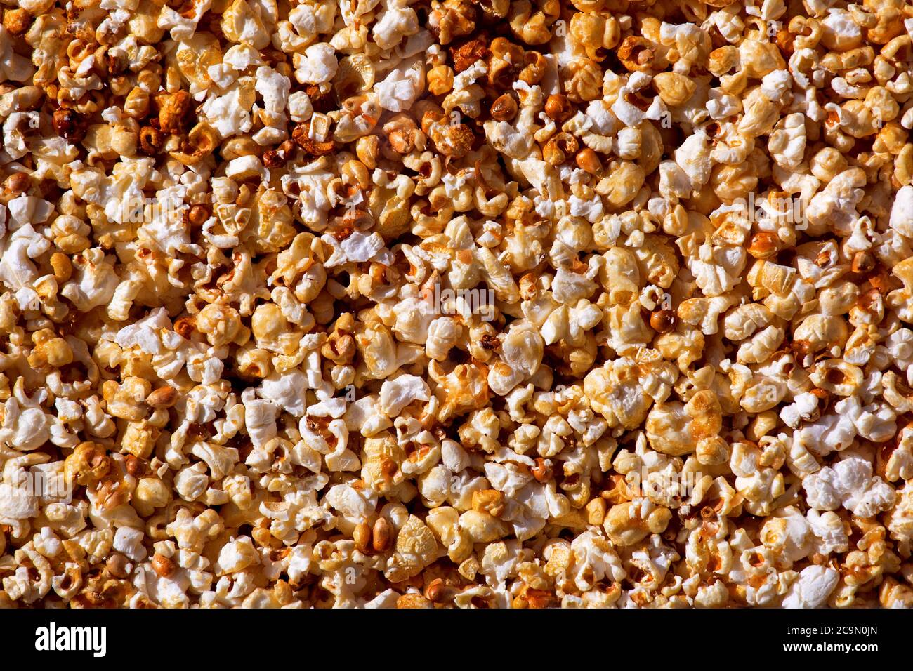 Popcorn texture, food background Stock Photo - Alamy