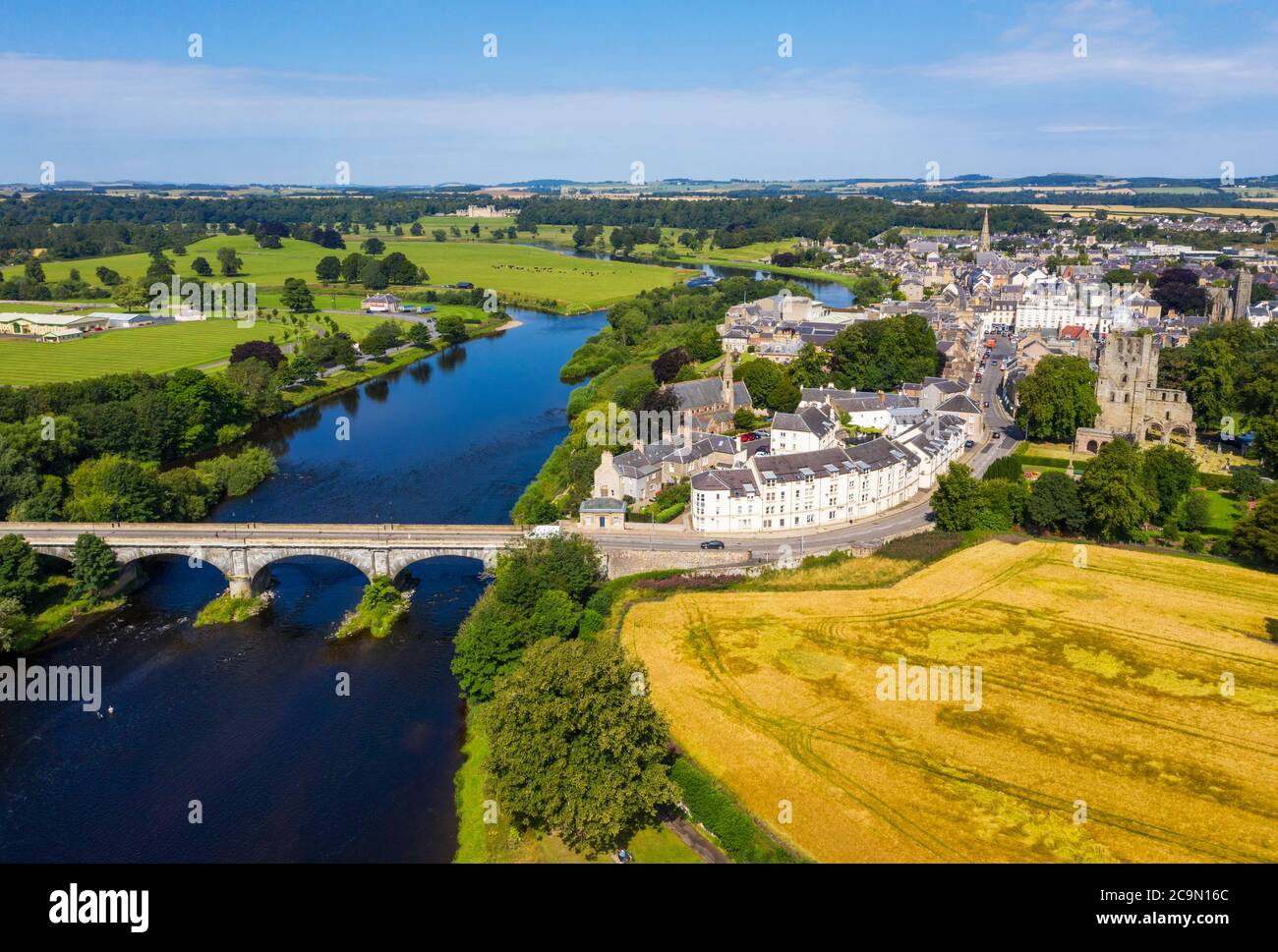 Kelso abbey hi-res stock photography and images - Alamy