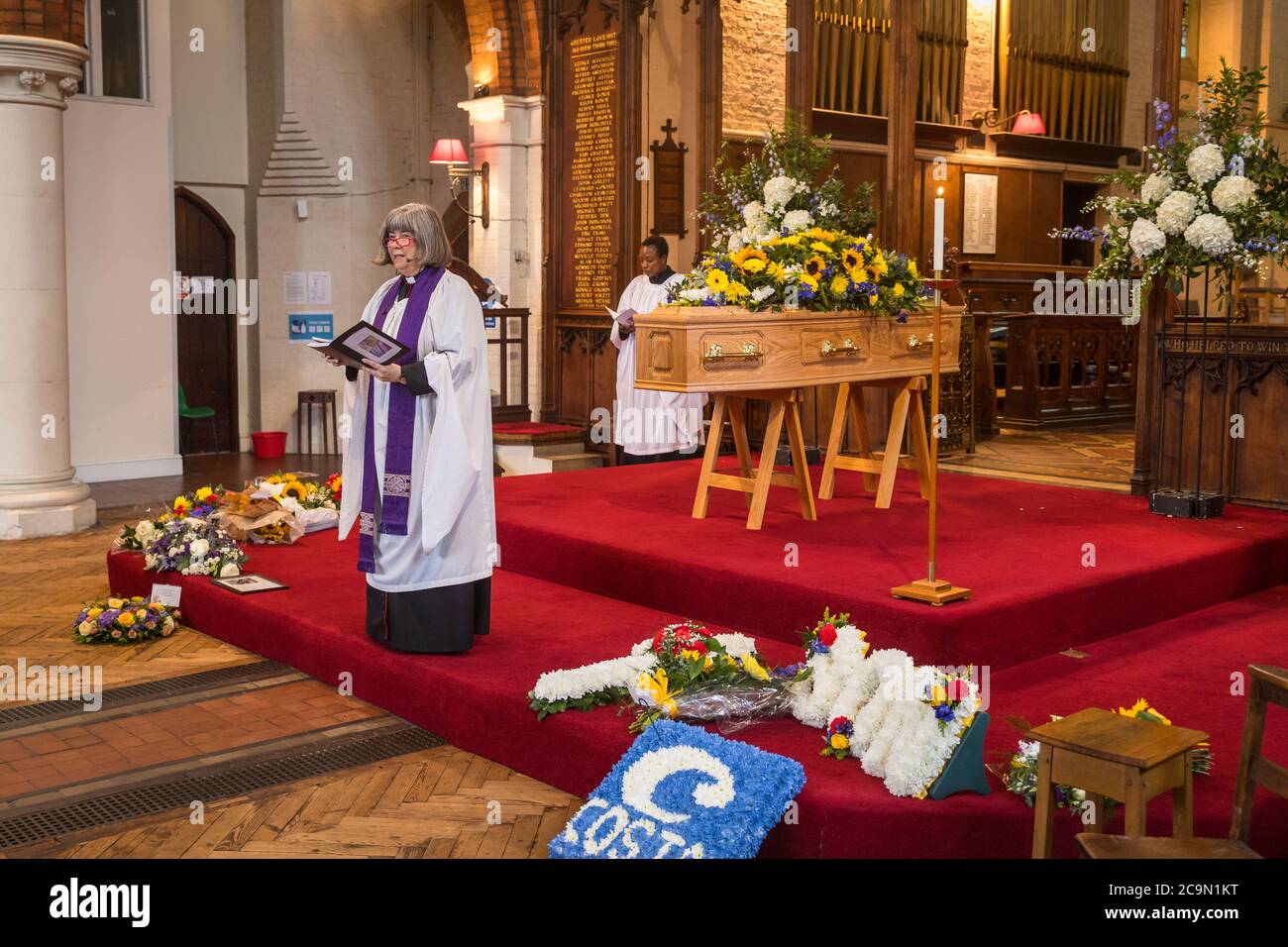 Female vicar officiating at a socially distanced funeral Stock Photo ...
