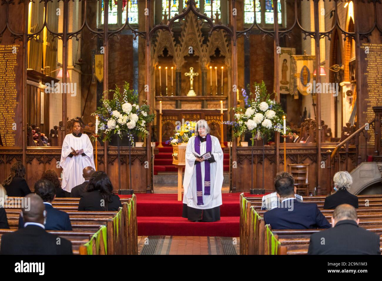 Female vicar officiating at a socially distanced funeral Stock Photo ...