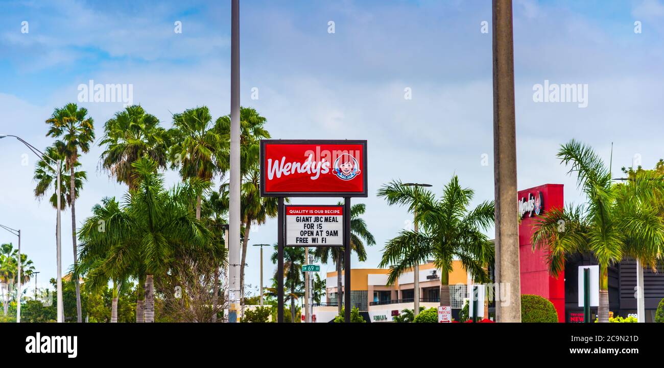 Wendys drive through hi-res stock photography and images - Alamy
