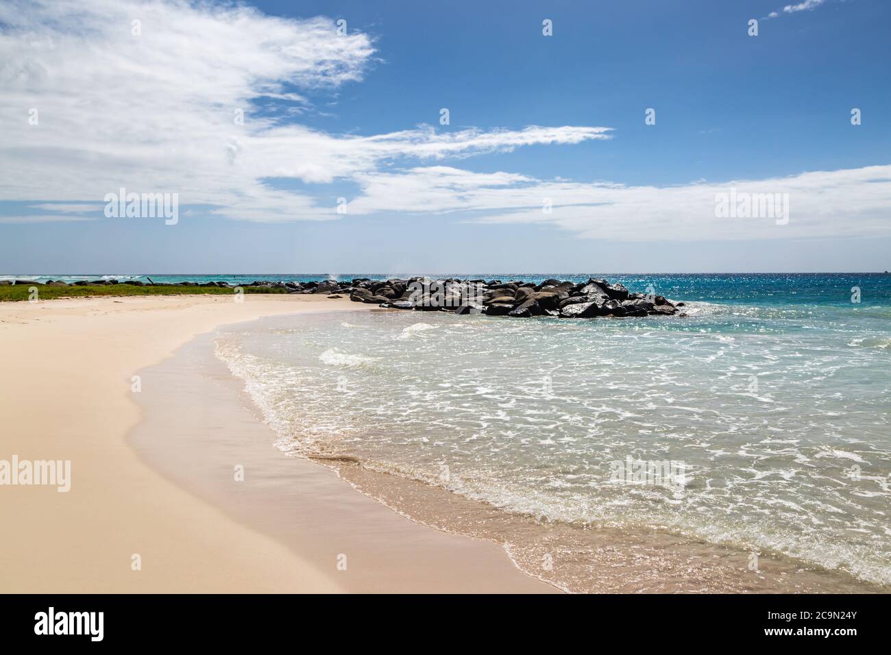 A sandy beach on the caribbean island of Barbados Stock Photo - Alamy
