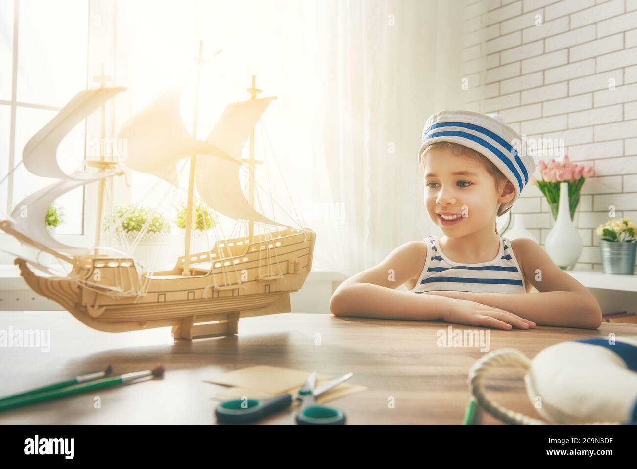 Child model making hi-res stock photography and images - Alamy