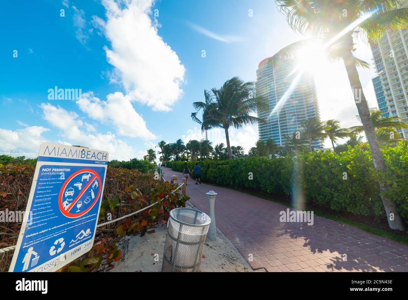 Welcome to miami beach sign hi-res stock photography and images - Alamy