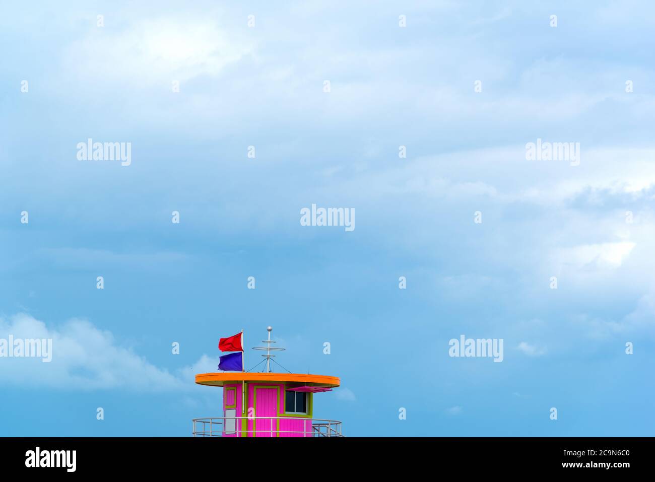 Pink lifeguard tower miami beach hi-res stock photography and images ...