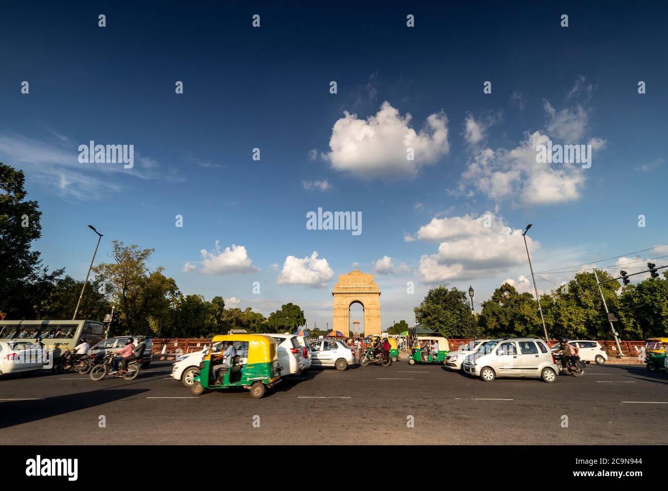 View of traffic infront of the famous India Gate monument in central ...