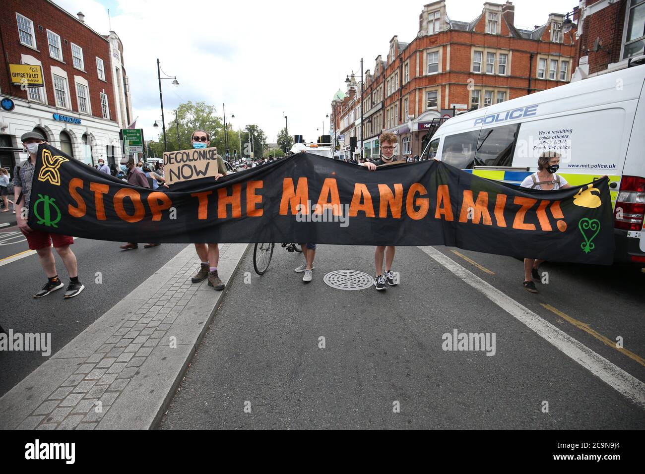 Protesters blocking roads hi-res stock photography and images - Alamy