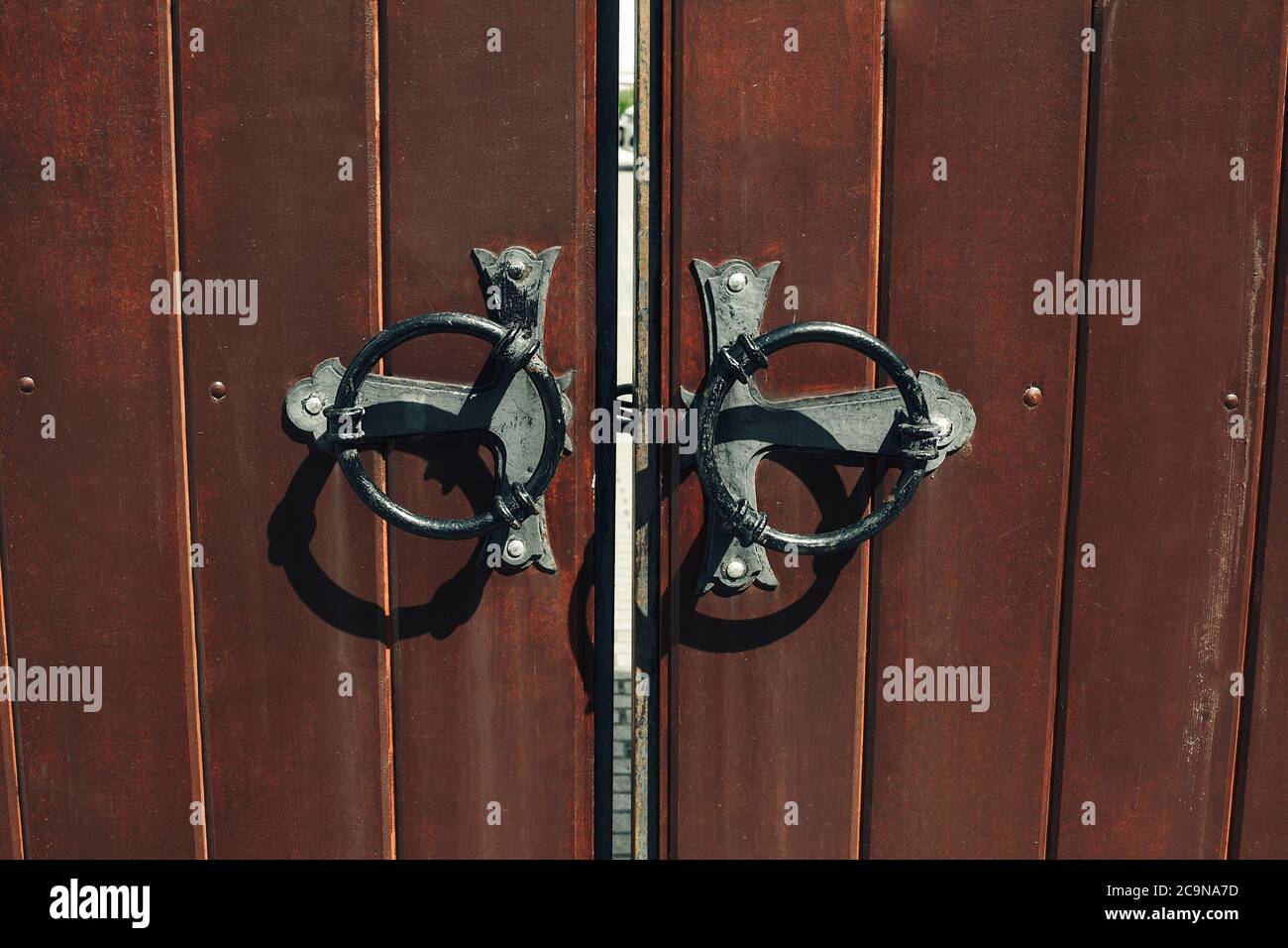 Wooden gates hi-res stock photography and images - Alamy