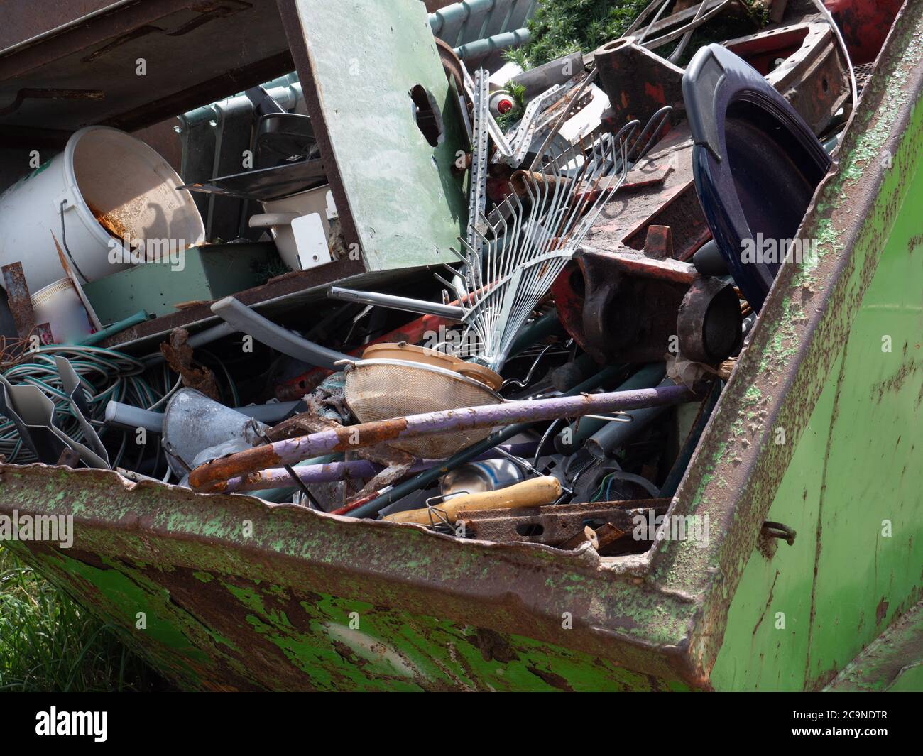 Old metal containers hi-res stock photography and images - Alamy