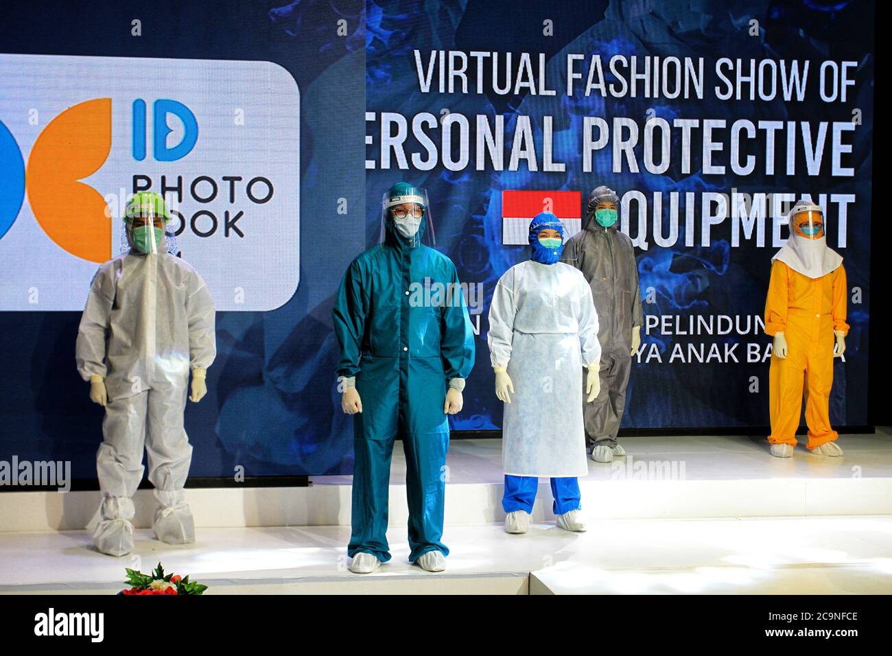 Virtual fashion show hi-res stock photography and images - Alamy