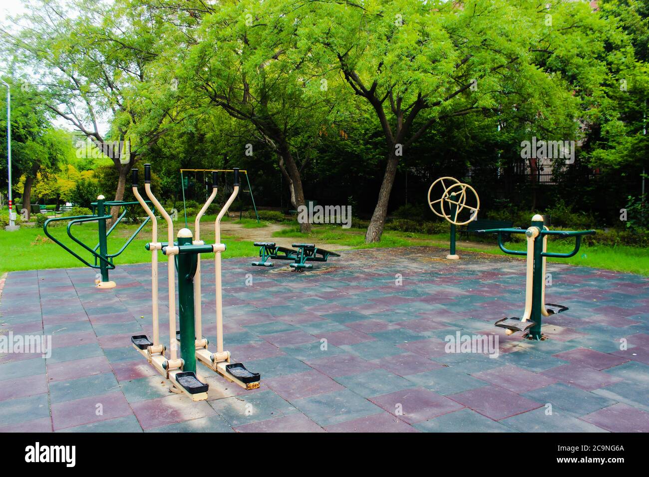 Garden gym hi-res stock photography and images - Alamy