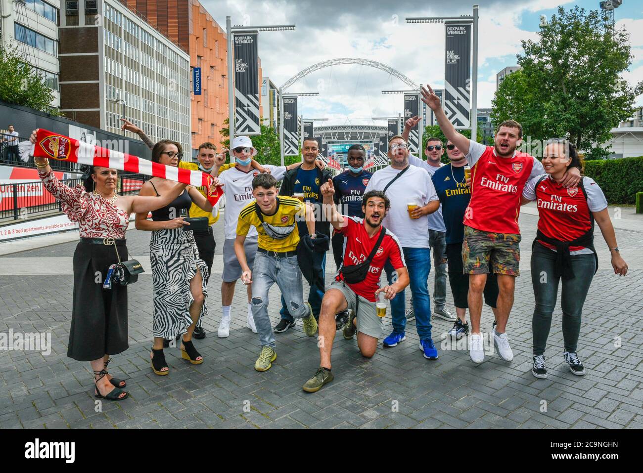 Arsenal fans hi-res stock photography and images - Alamy