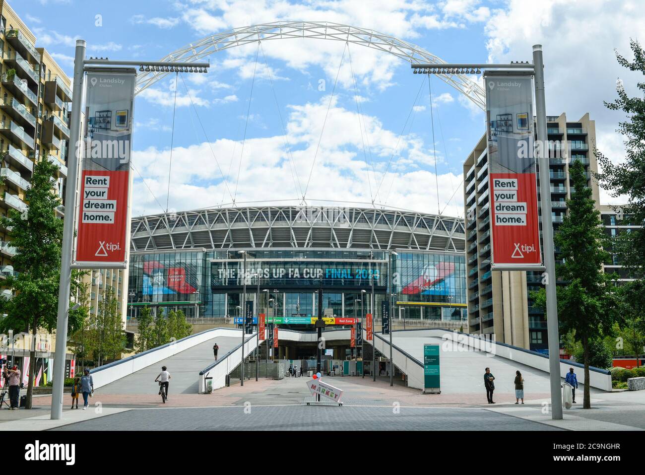 Wembley stadium empty hi-res stock photography and images - Alamy