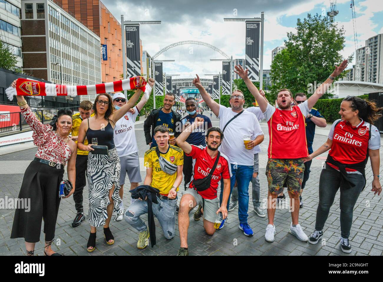 Arsenal fans hi-res stock photography and images - Alamy