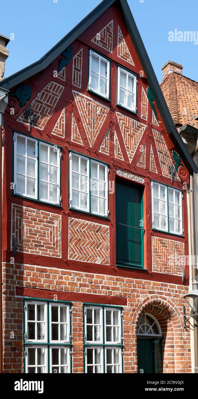 Sightseeing tour through historical impressed old houses in Germany ...