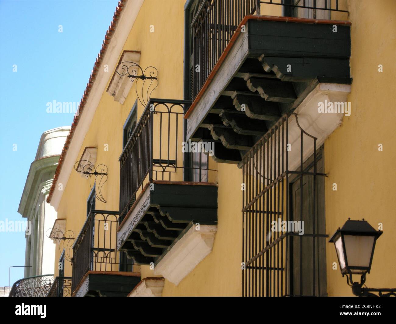Balcony railing colonial architecture hi-res stock photography and ...