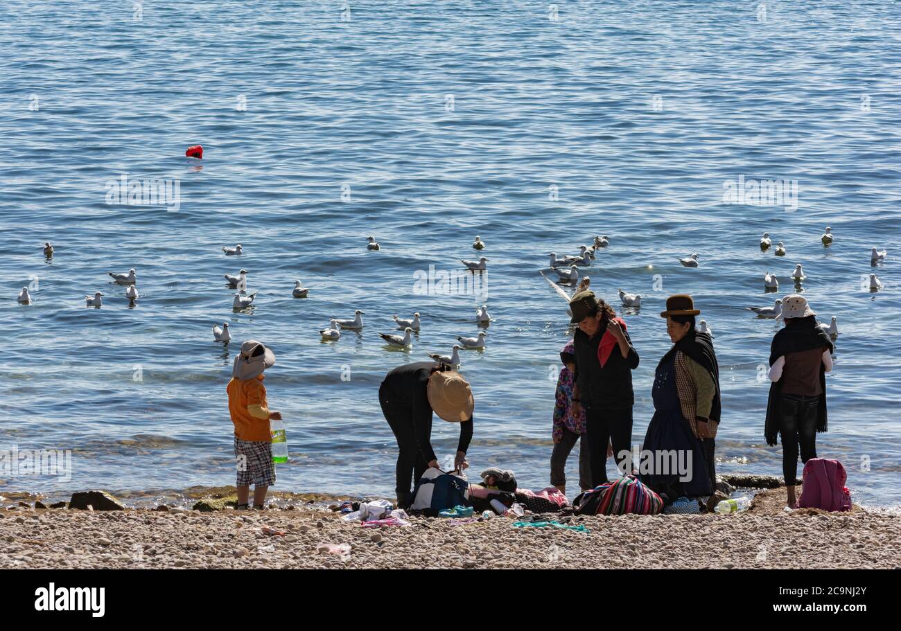 Poor family hi-res stock photography and images - Alamy