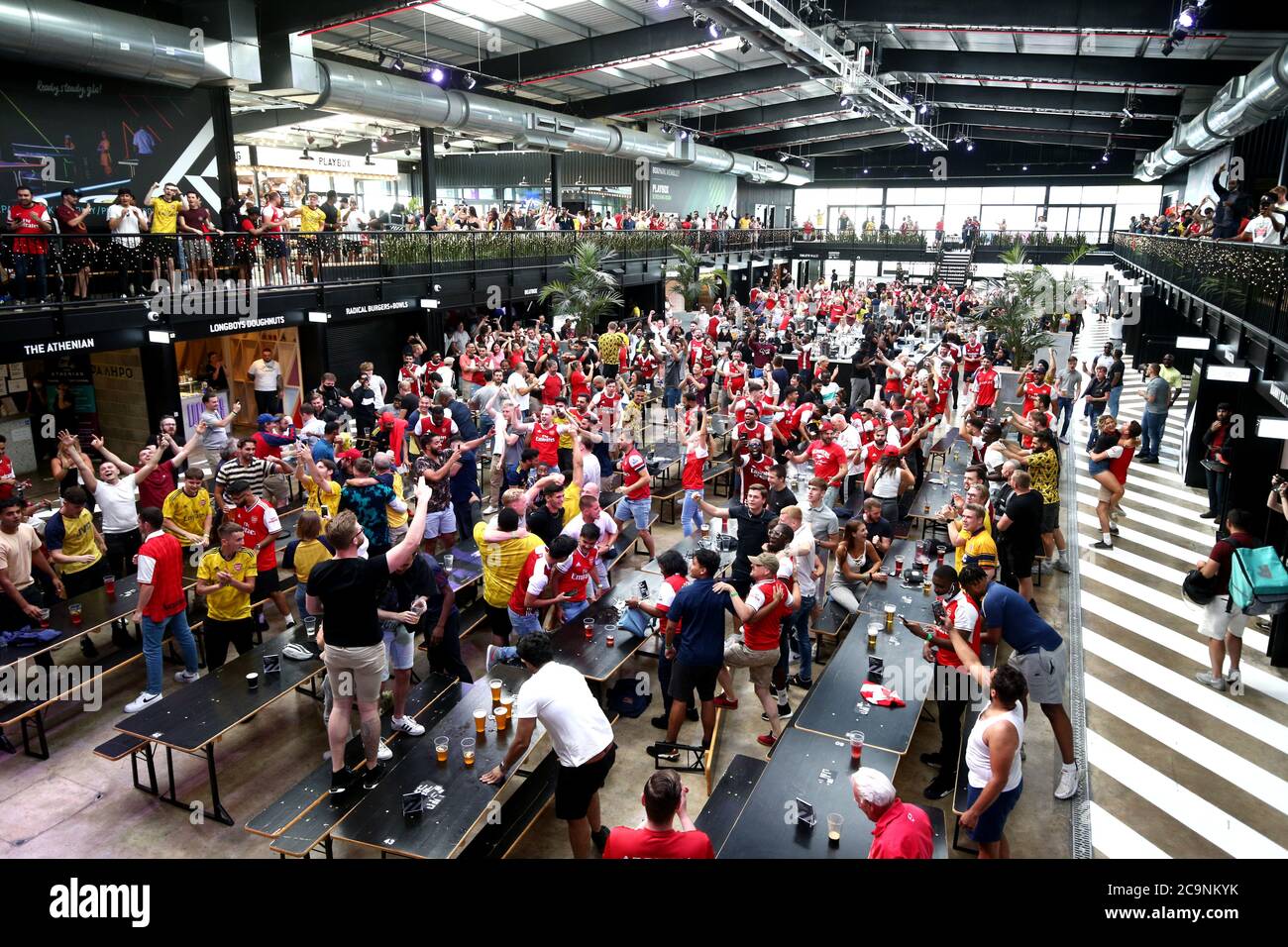 Arsenal fans celebrate box park wembley hi-res stock photography and ...