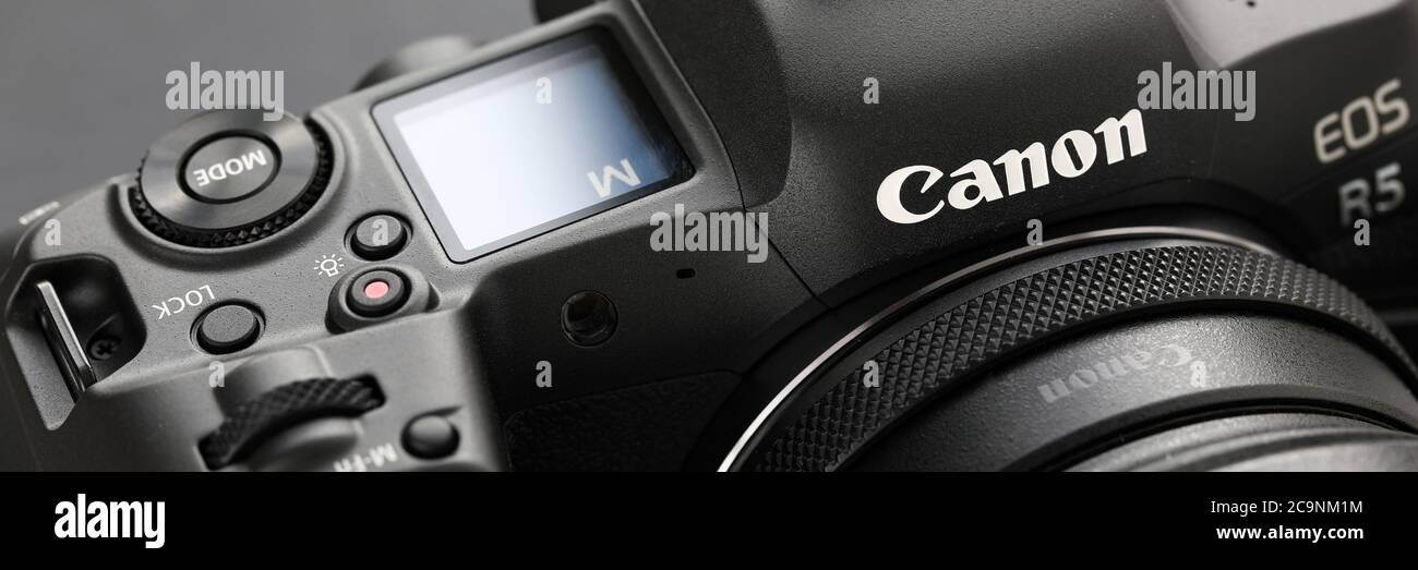 Canon mirrorless camera hi-res stock photography and images - Alamy