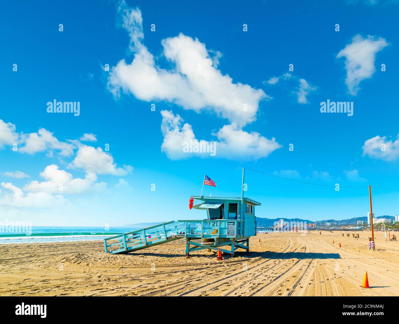 Lifeguard tower in world famous Santa Monica beach in Los Angeles ...