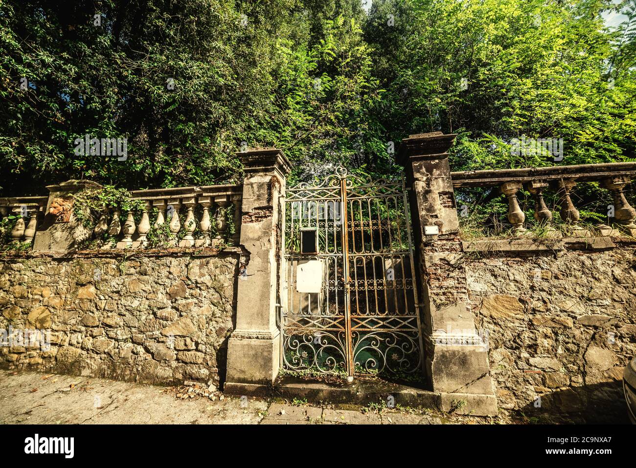 Old metal gate in Tuscany, Italy Stock Photo - Alamy