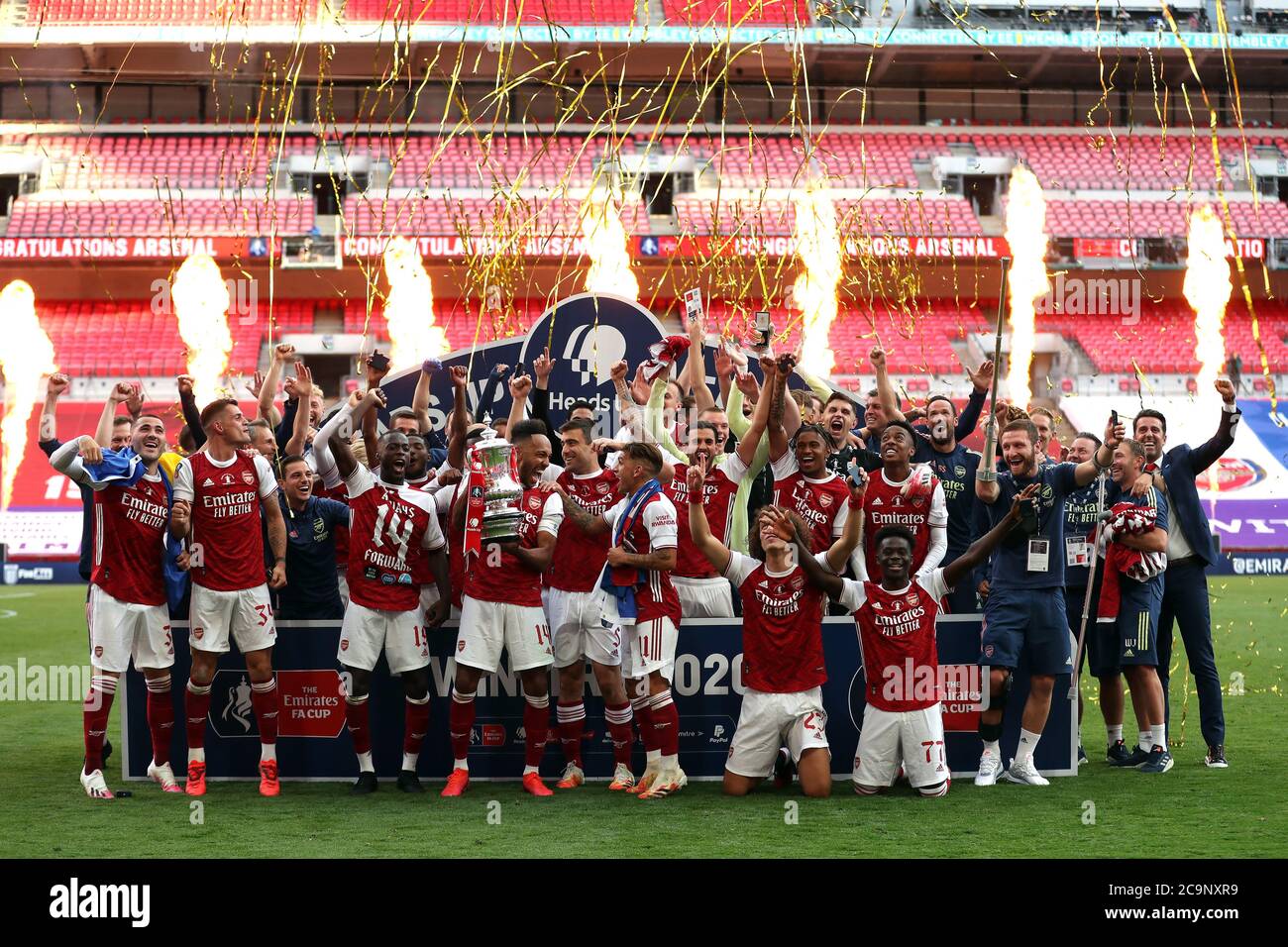 Arsenal celebrate their victory with the FA Cup trophy after the Heads ...