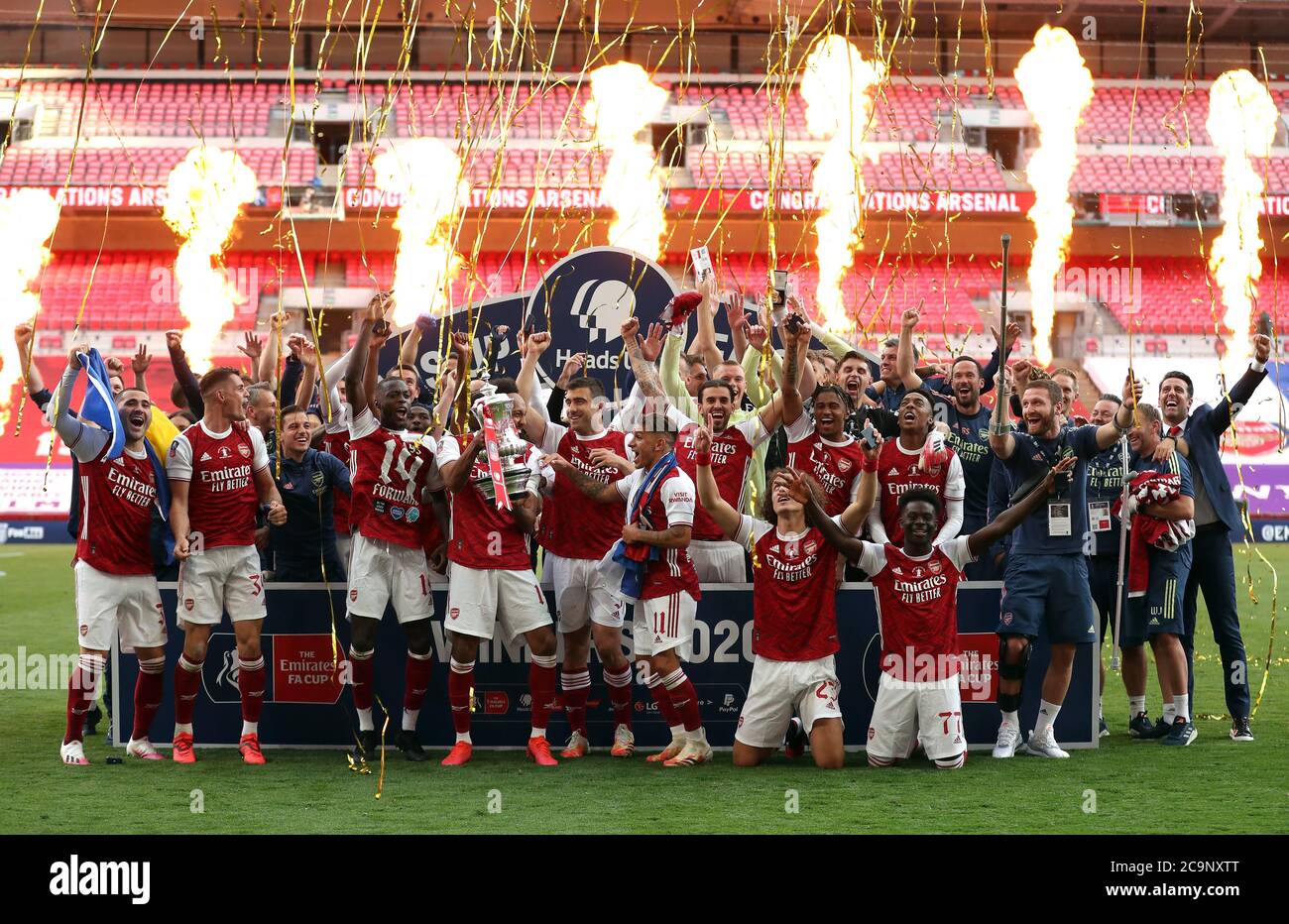 Arsenal celebrate their victory with the FA Cup trophy after the Heads ...