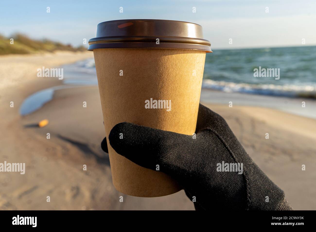 Plastic coffee cup pollution beach hi-res stock photography and images ...