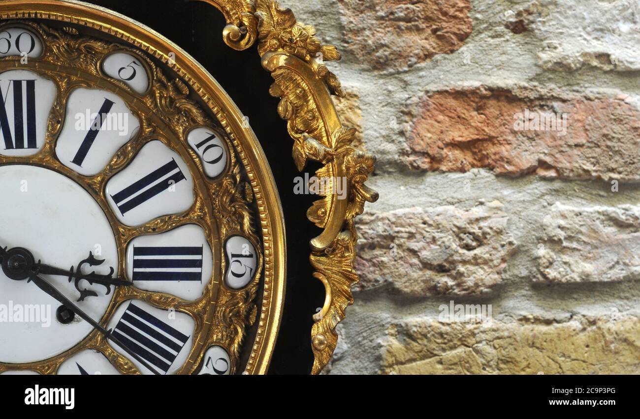 Rococo clock hi-res stock photography and images - Alamy