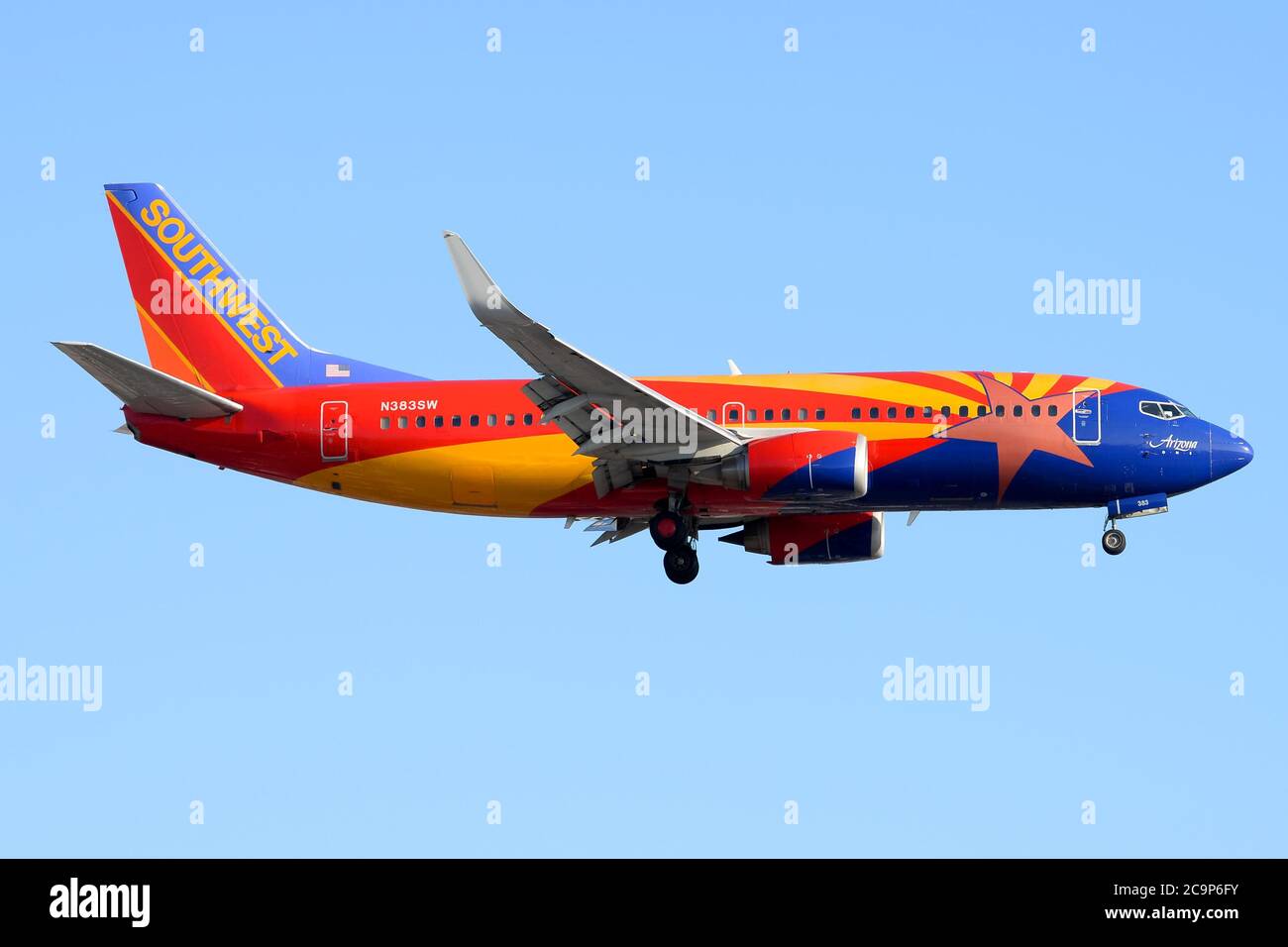 Southwest Airlines Boeing 737-300 arriving at Los Angeles Airport LAX ...