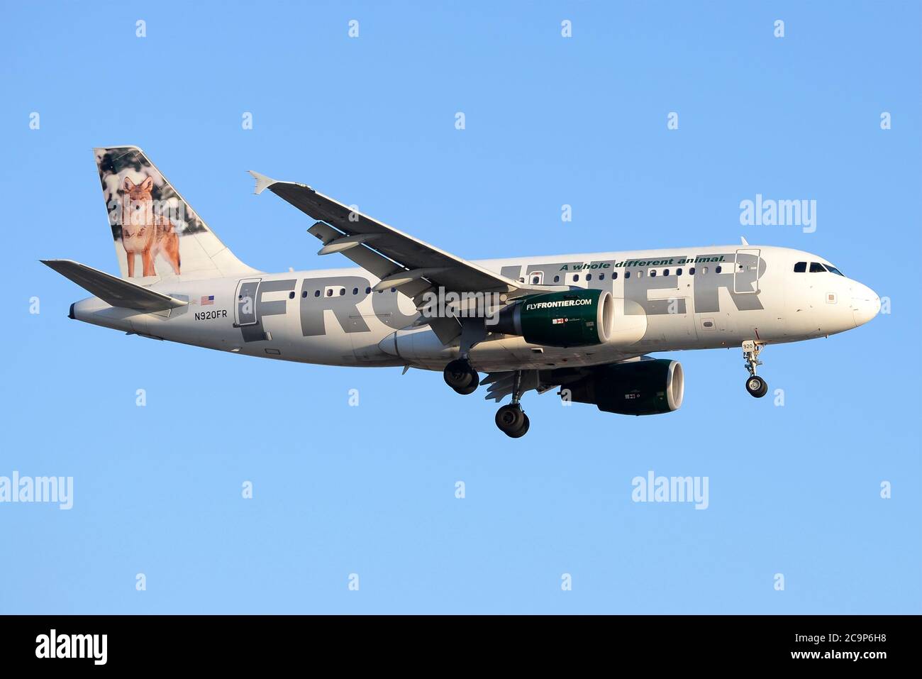 Frontier airlines airbus a319 hi-res stock photography and images - Alamy