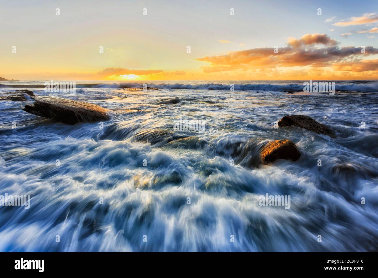 Sun rising over ocean hi-res stock photography and images - Alamy