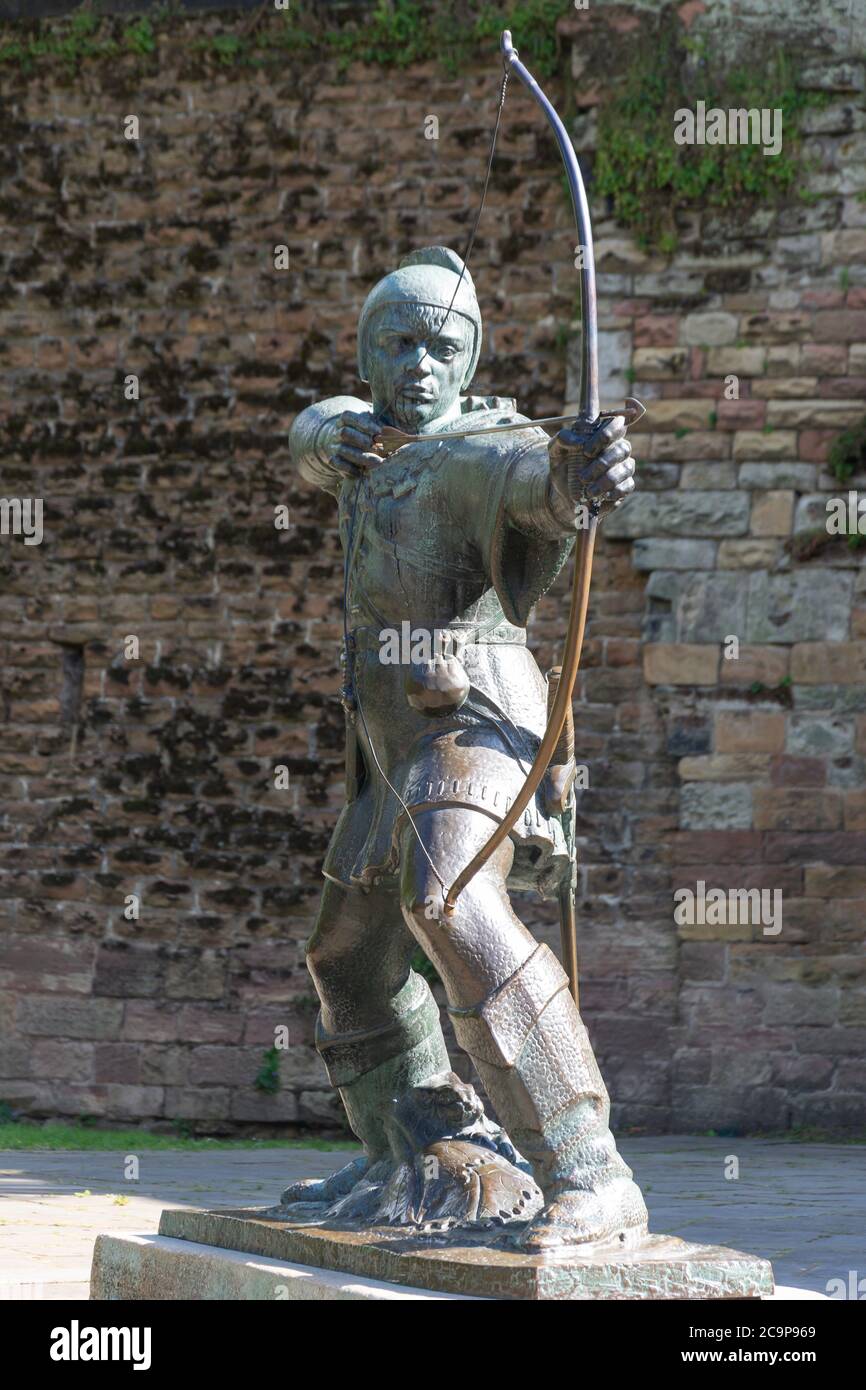 Statue robin hood nottingham castle hi-res stock photography and images ...