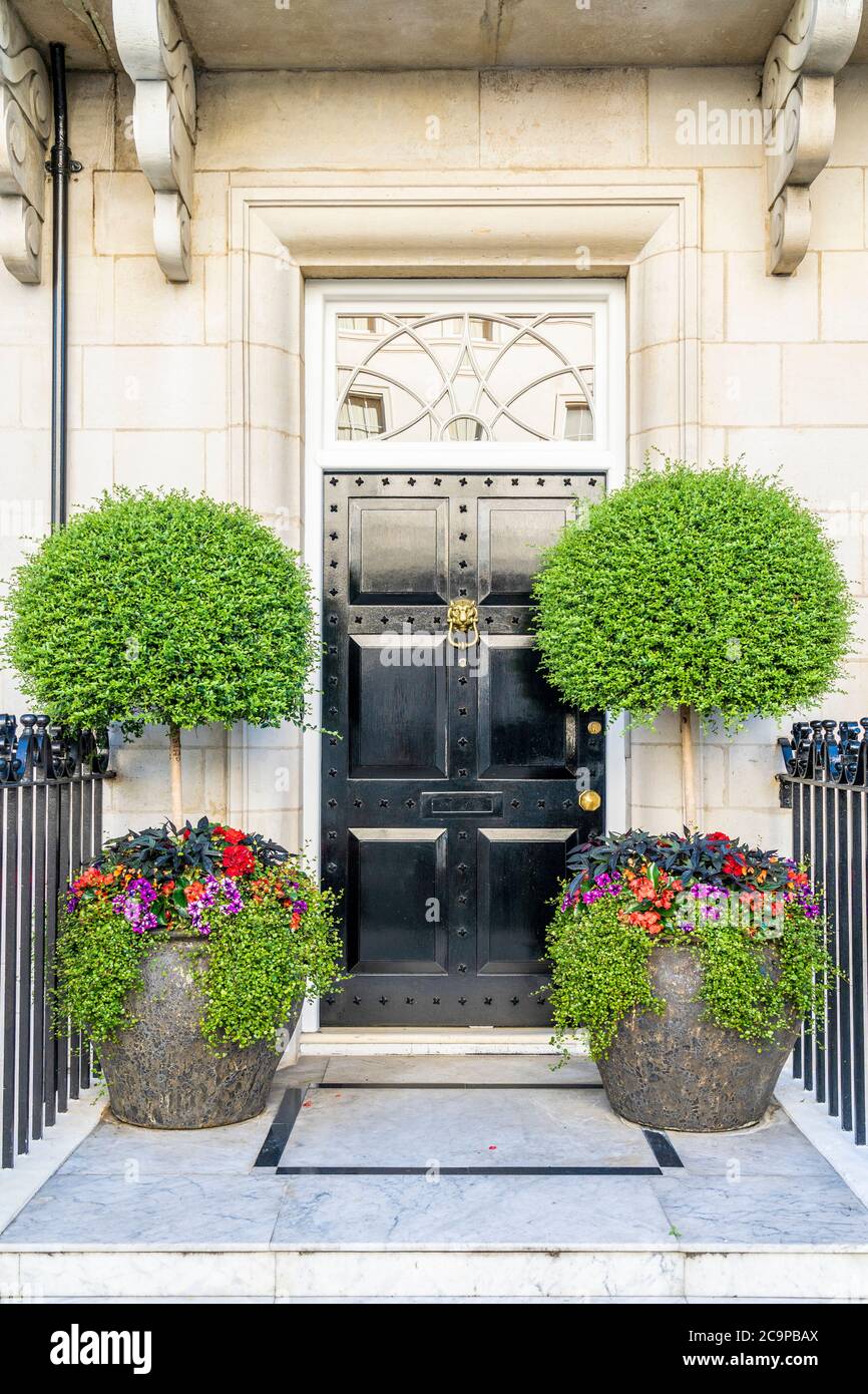 Luxury house exterior london belgravia hi-res stock photography and ...