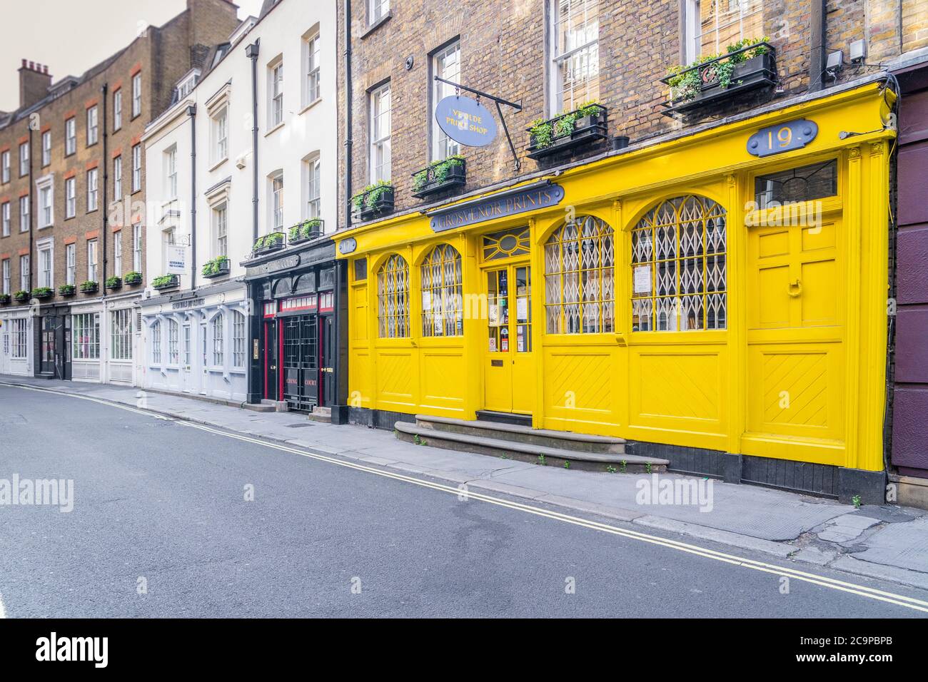 Pretty shop front london hi-res stock photography and images - Alamy