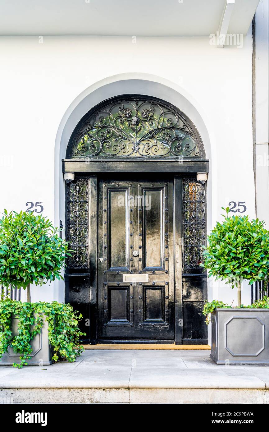 Luxury house exterior london belgravia hi-res stock photography and ...