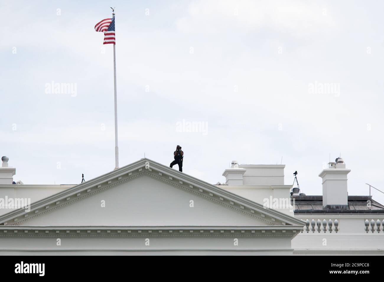 Secret service agent roof hi-res stock photography and images - Alamy