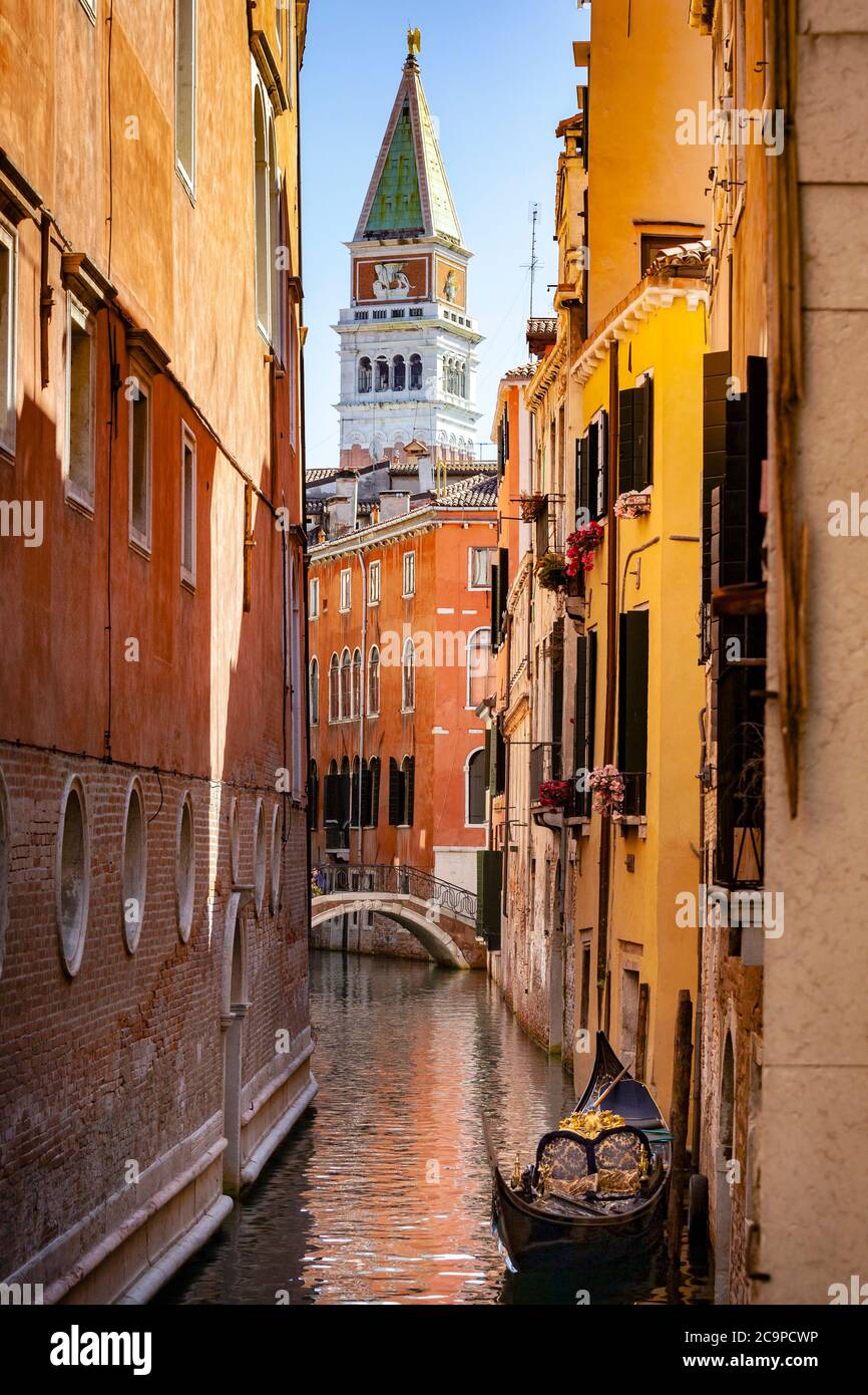 View of a quiet side canal in Venice Stock Photo - Alamy