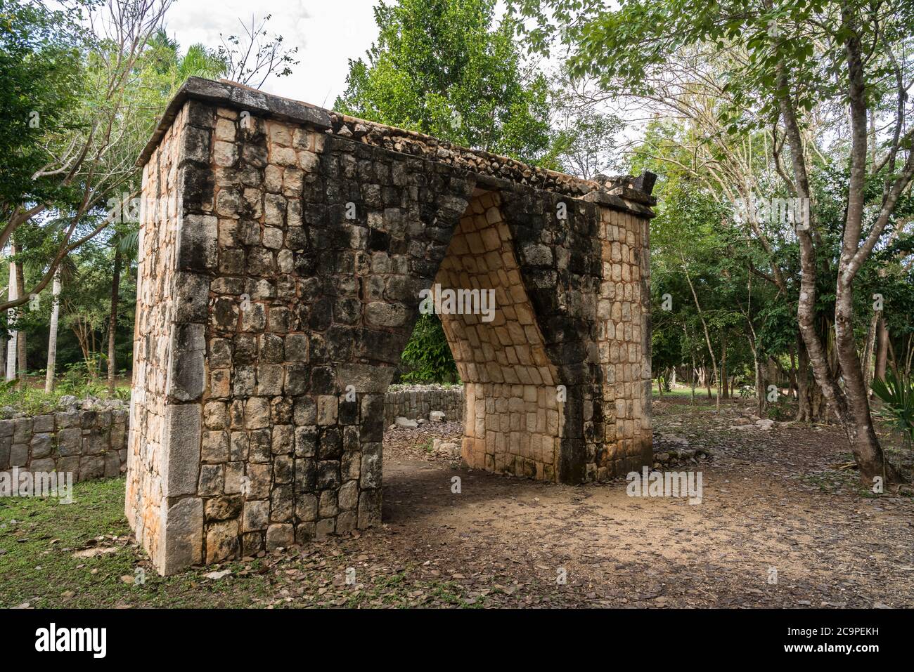 Mayan corbel arch hi-res stock photography and images - Alamy