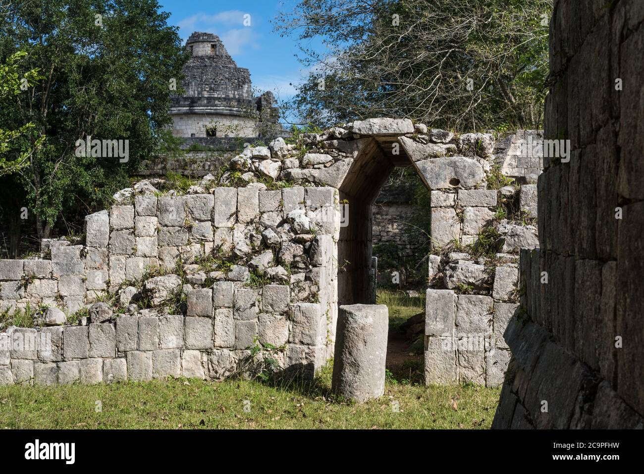 Mayan corbel arch hi-res stock photography and images - Alamy