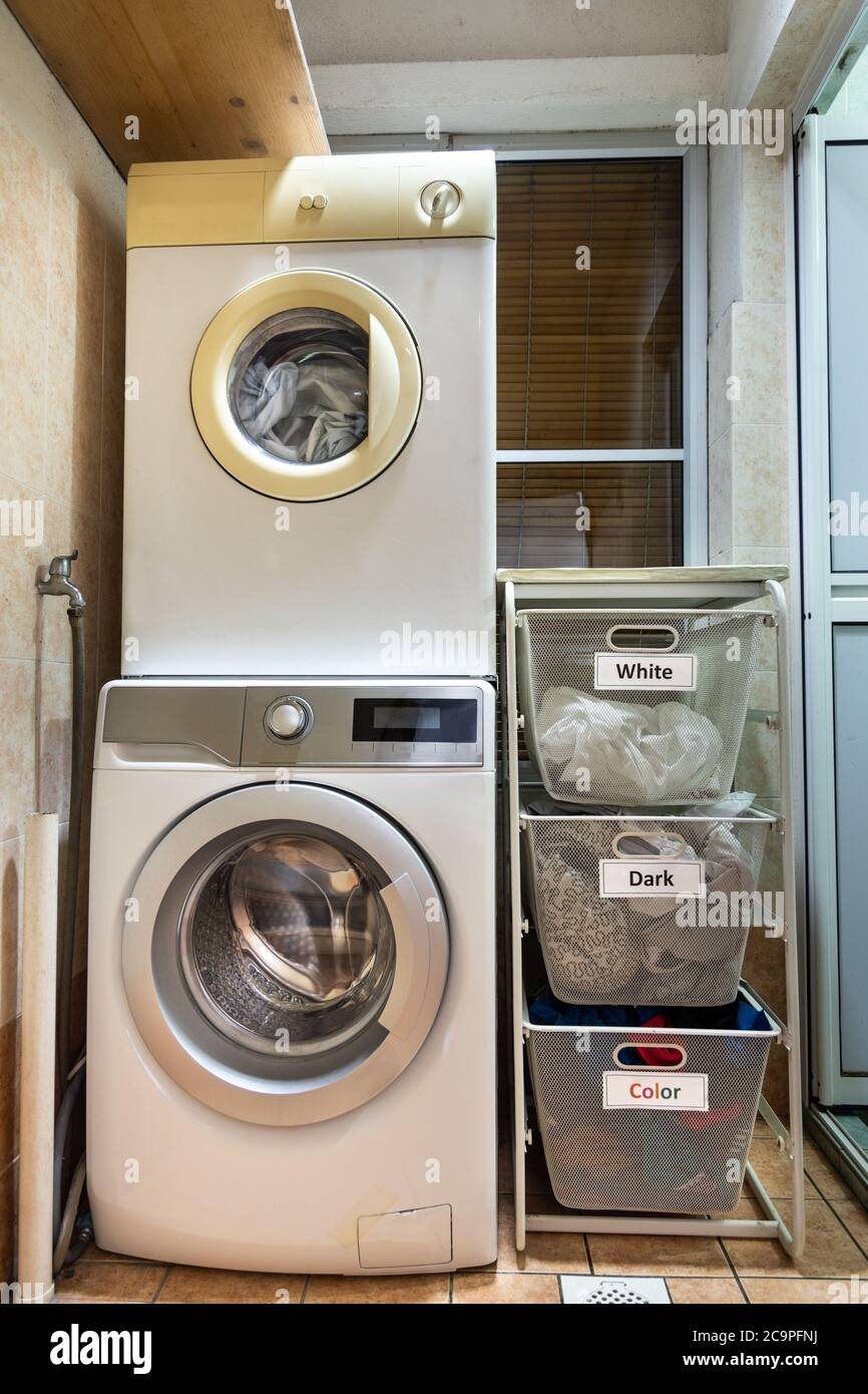 Washing machine laundry basket hi-res stock photography and images - Alamy