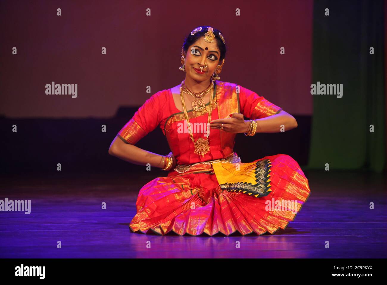 Beautiful bharatanatyam dancer Stock Photo - Alamy