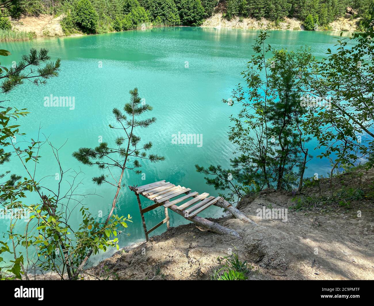 Lake turquoise water hi-res stock photography and images - Alamy